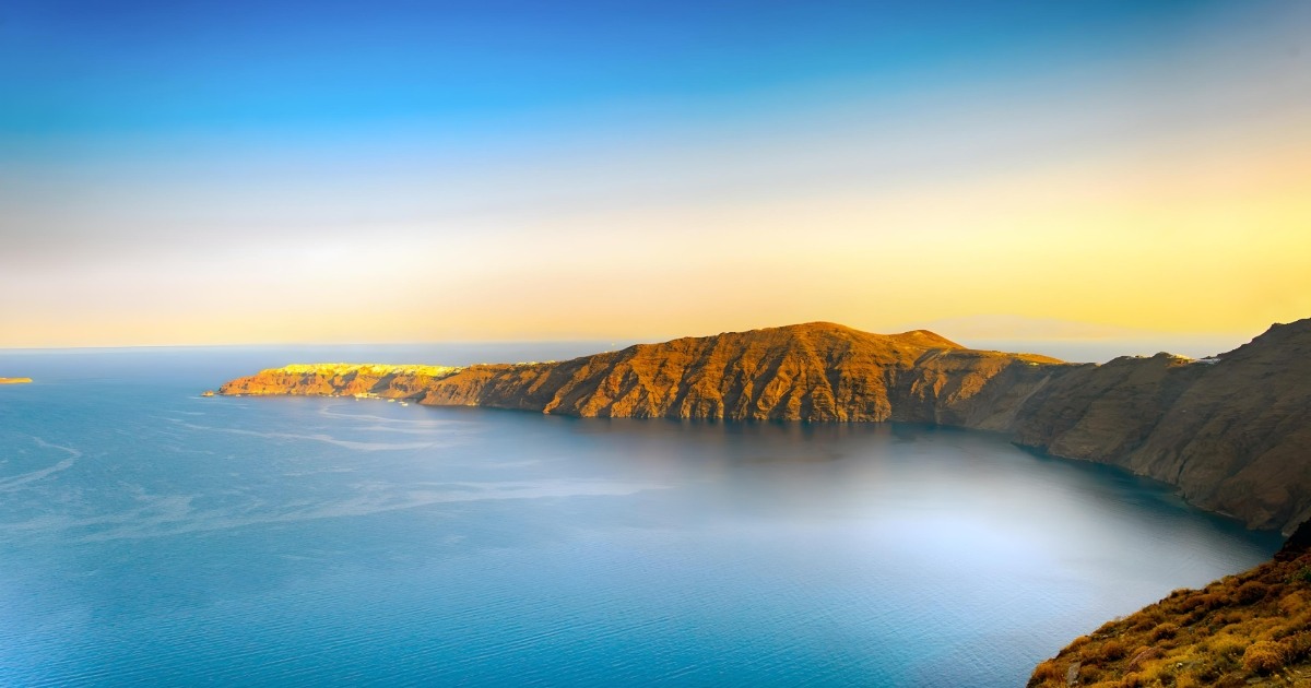 The Best Places to Capture a Timeless Photo of the Santorini Caldera